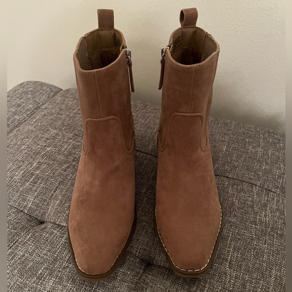 Universal Thread | Shoes | Universal Thread Tan Chunky Heel Boots ...